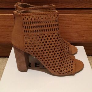 Report | Shoes | Nwt Report Wendie Heels Shoes Sandals | Poshmark
